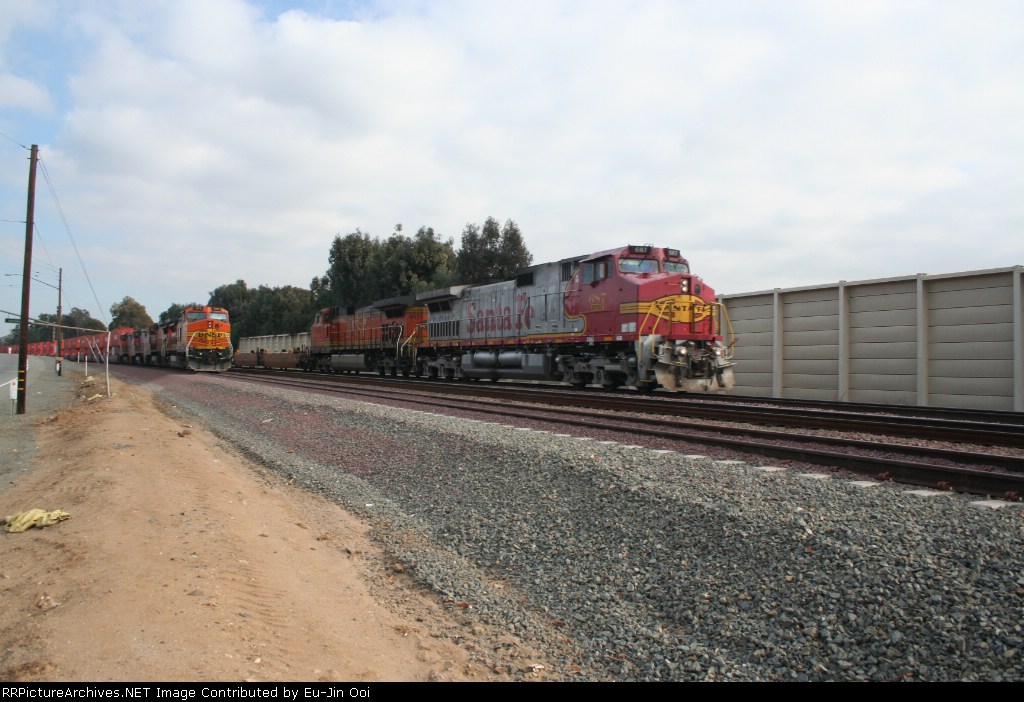 BNSF 687